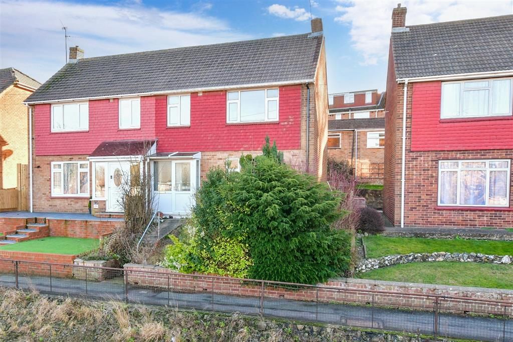 3 Bed Semi Detached House For Sale In Hurstwood Chatham Kent Me5 £