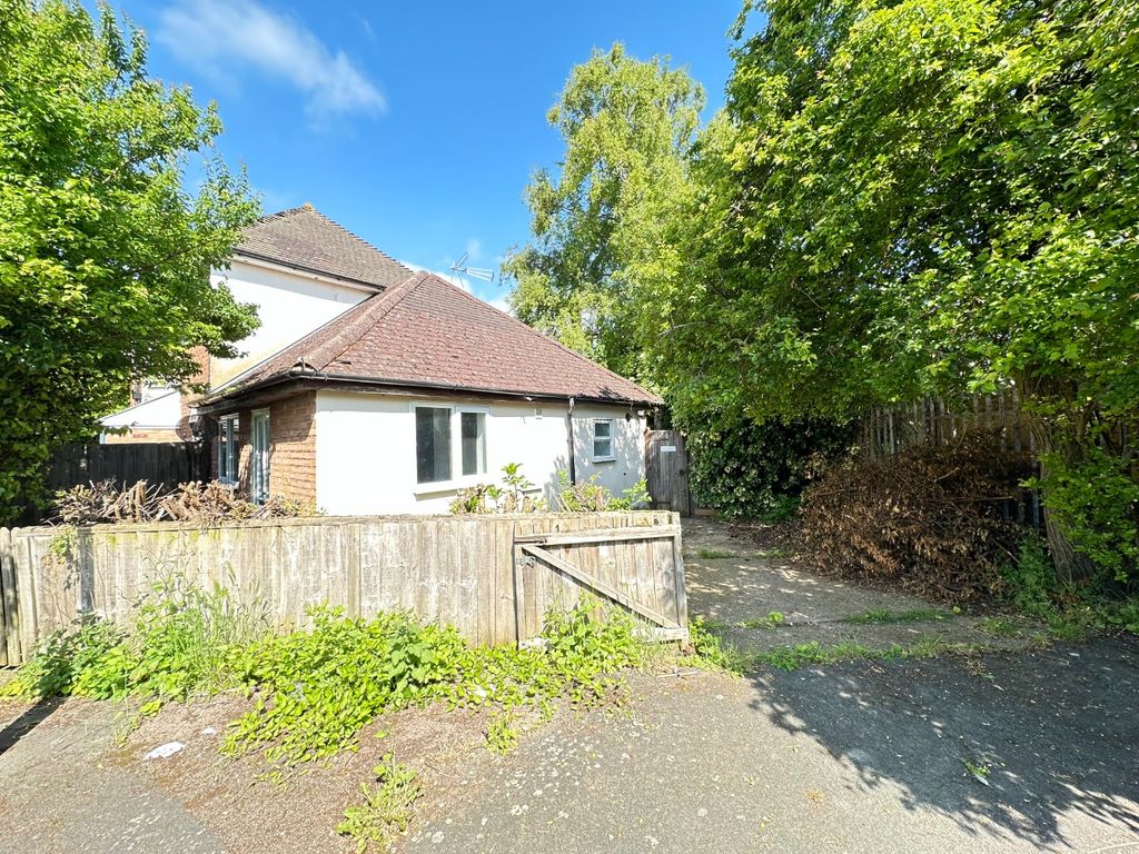 1 bed semi-detached bungalow to rent in Northfields, Dunstable ...