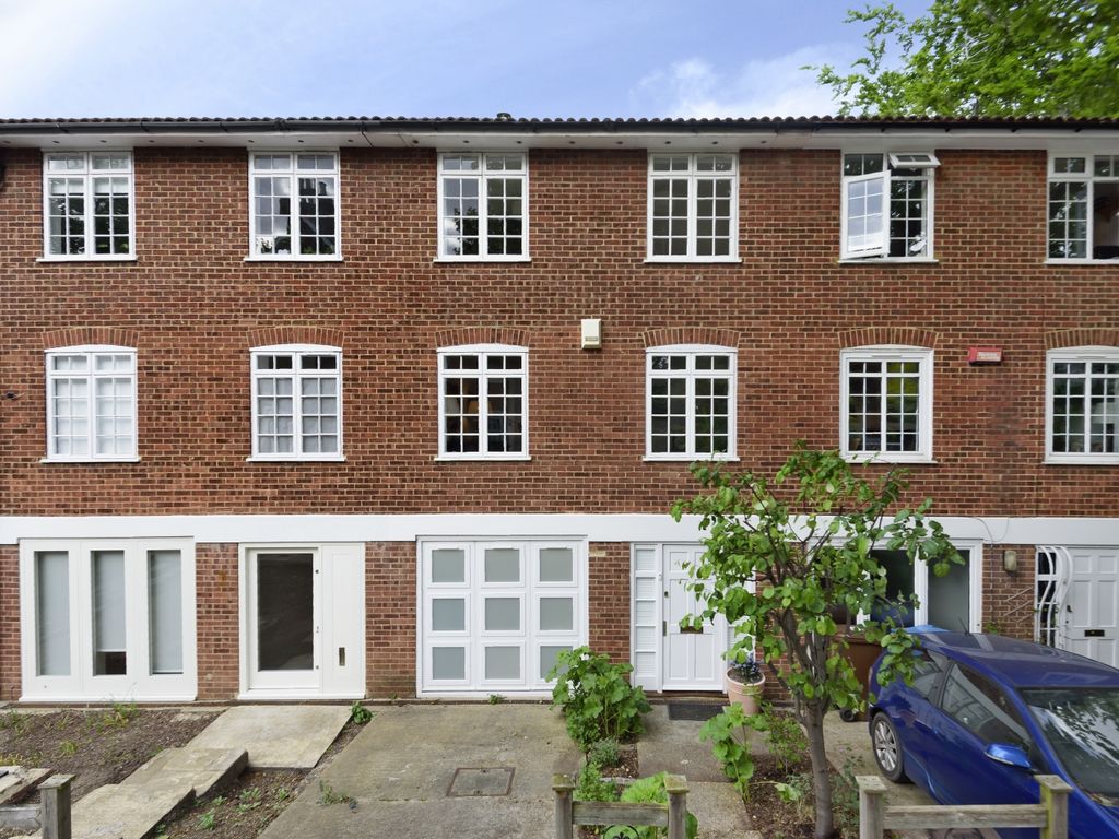 3 bed terraced house for sale in Grove Park, London SE5 - Zoopla