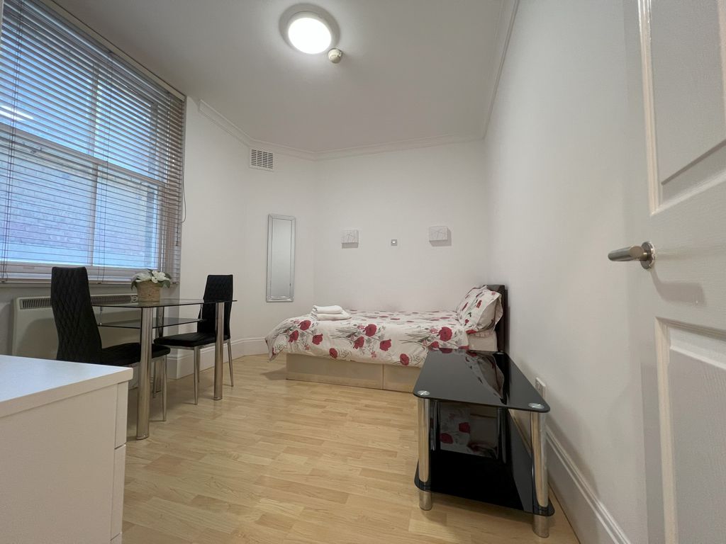 Studio to rent in White Horse Street, London W1J, £2,210 pcm - Zoopla