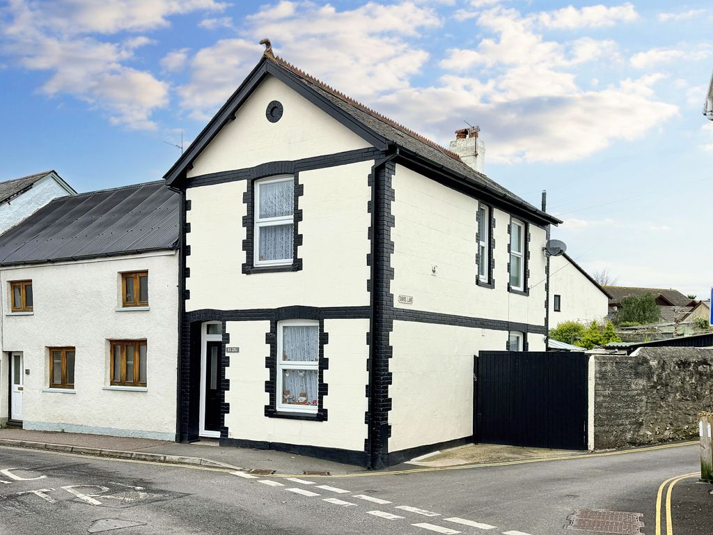 2 Bed End Terrace House For Sale In Fore Street Kingsteignton Newton