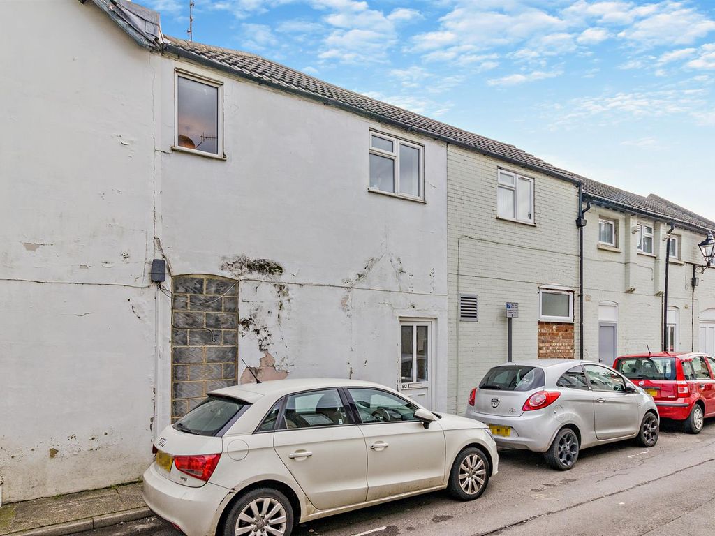 2 bed flat for sale in Windsor Street, Salisbury SP2, £135,000 - Zoopla