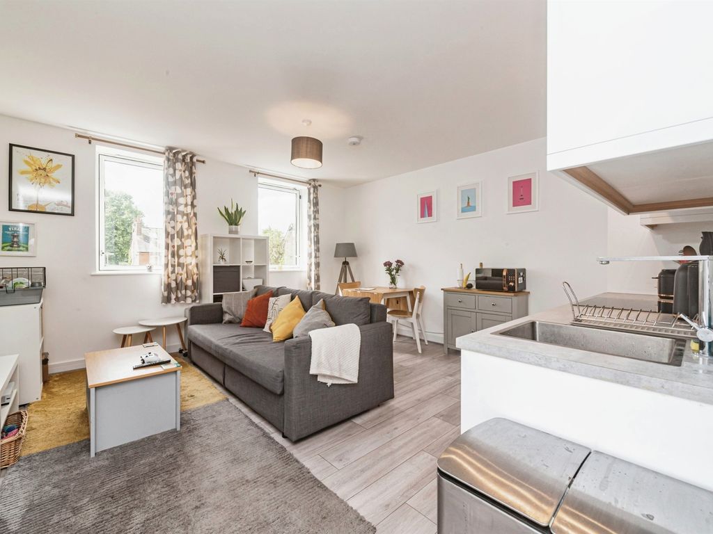 1 bed flat for sale in Victoria Street, Basingstoke RG21, £155,000 - Zoopla
