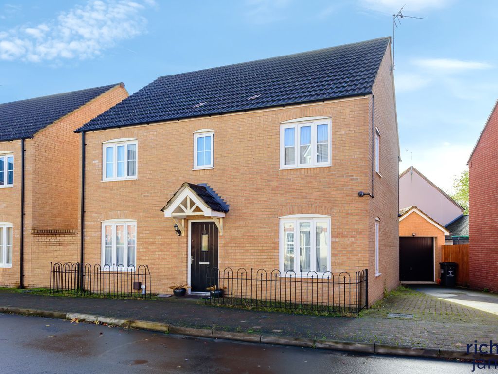 4 Bed Detached House For Sale In Havisham Drive Haydon End Swindon