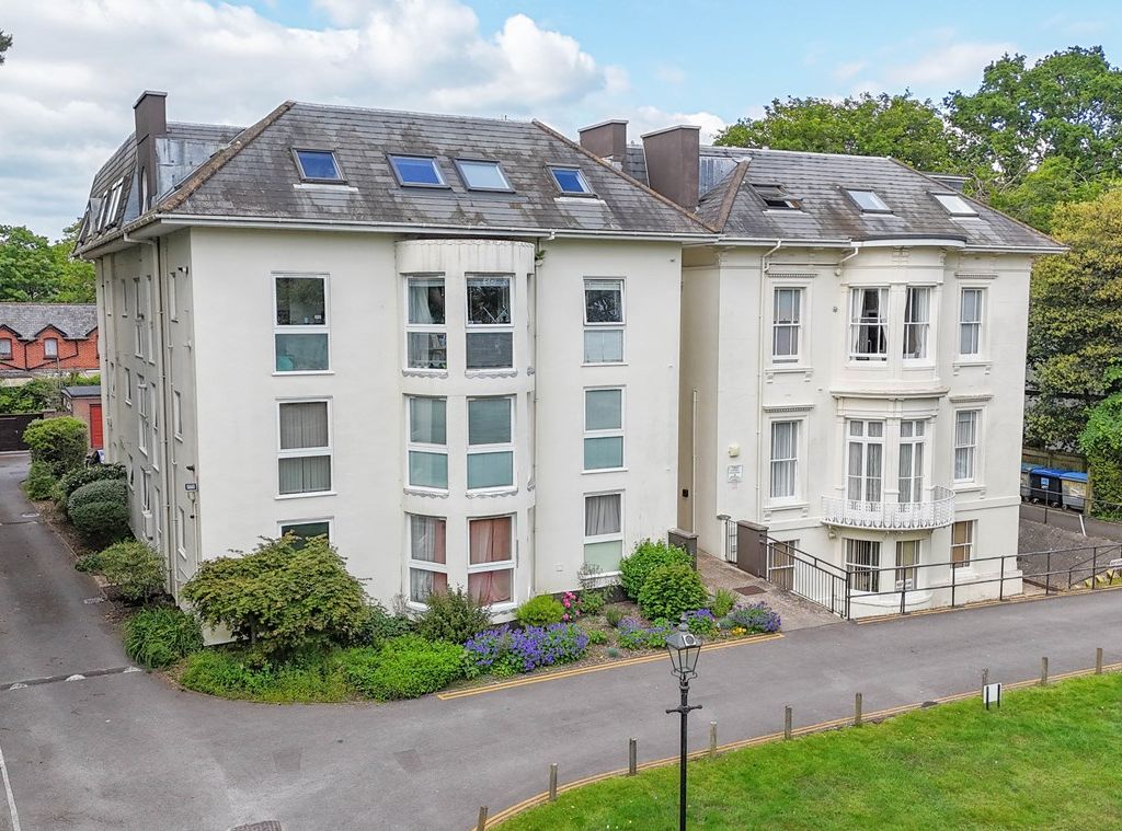 1 bed flat to rent in Christchurch Road, Bournemouth BH1, £895 pcm - Zoopla