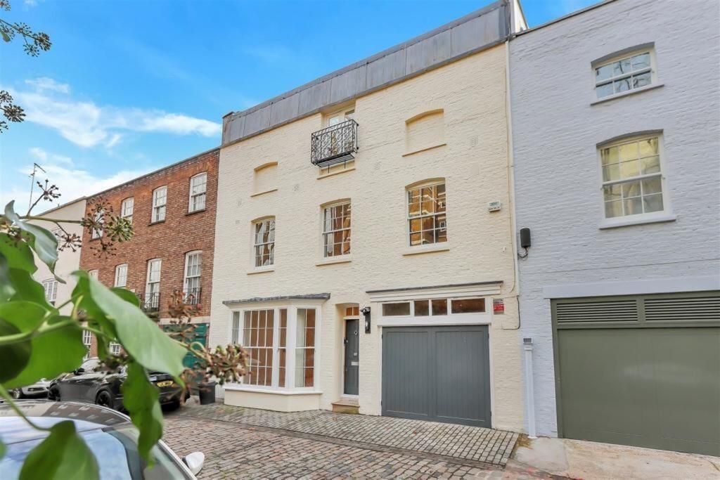 4 bed flat to rent in Wilton Row, London SW1X, £12,499 pcm - Zoopla