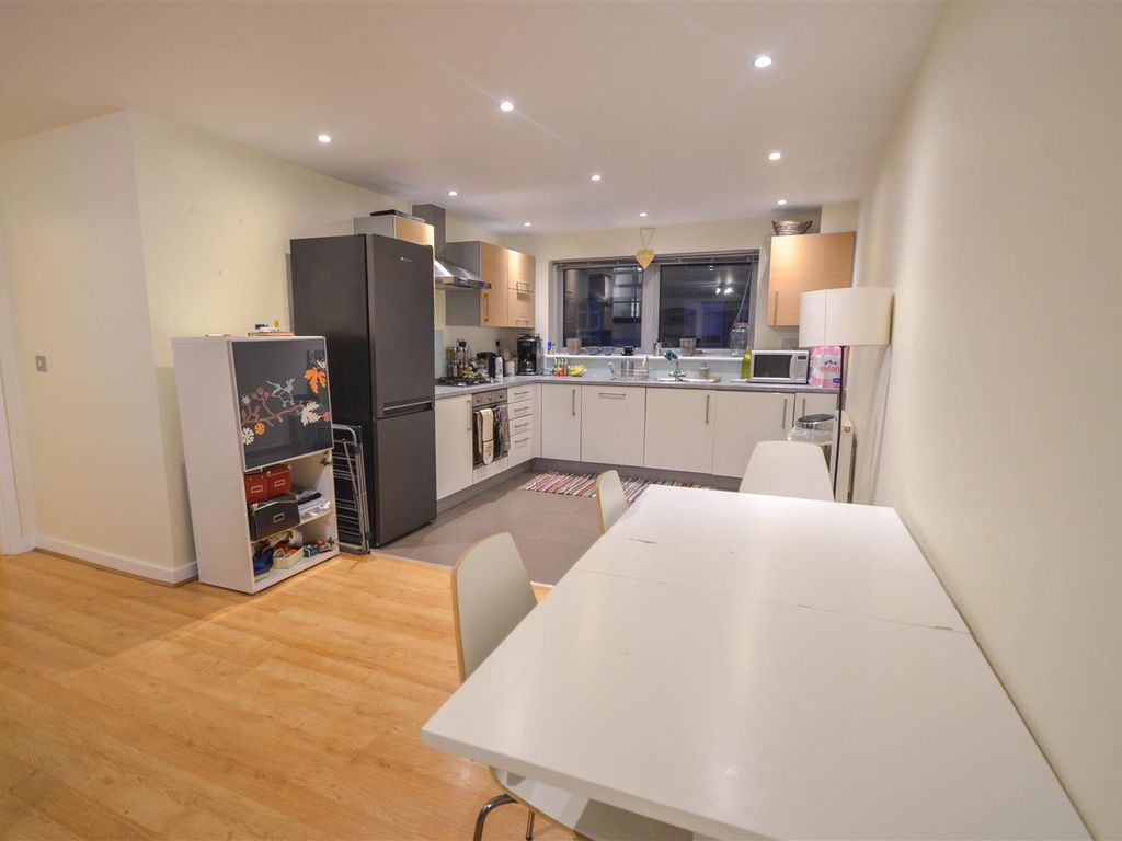 2 bed flat to rent in Devons Road, London E3, £2,050 pcm - Zoopla