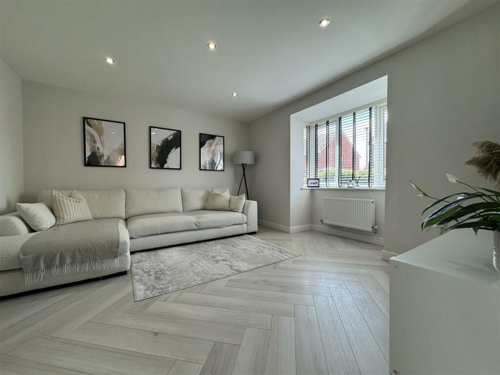 3 bed semi-detached house to rent in Turnstone Close, Tilbury RM18, £ ...