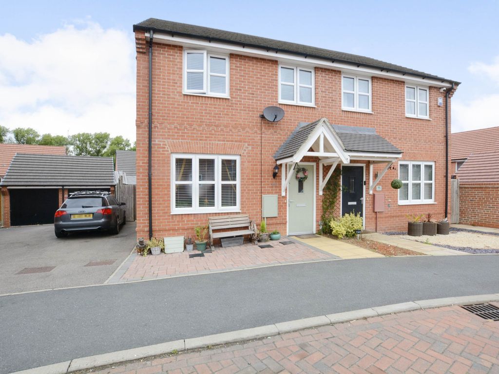3 Bed Semi Detached House For Sale In Harcourt Way Northampton Nn4