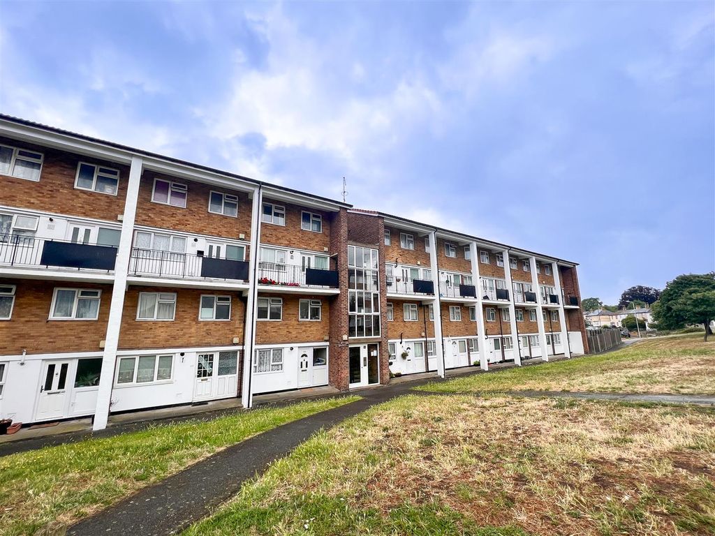 3 bed maisonette for sale in Rutland Gate, Belvedere DA17, £220,000 ...