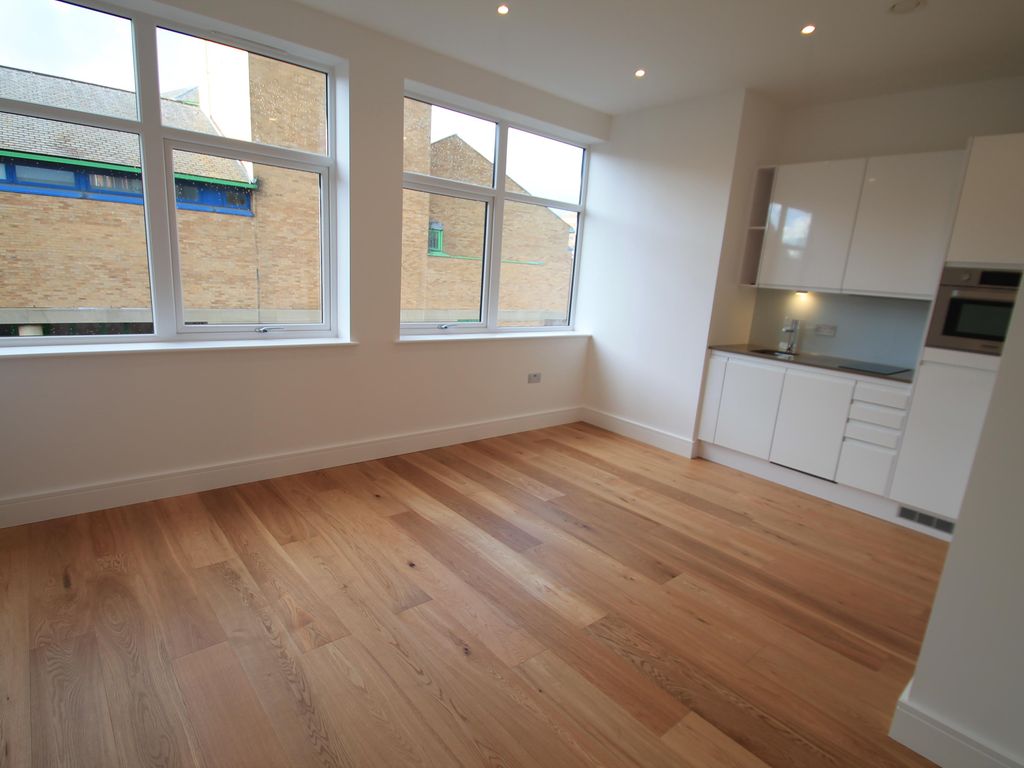 1 bed flat to rent in Flowers Way, Luton LU1 - Zoopla