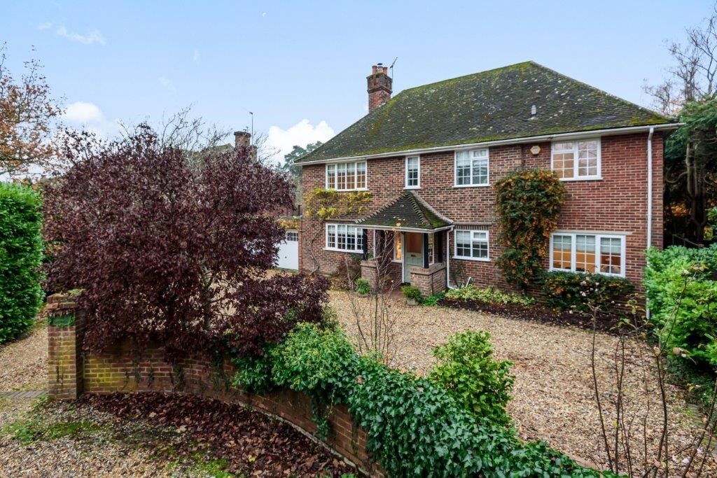 4 Bed Detached House For Sale In Finchampstead Road Wokingham