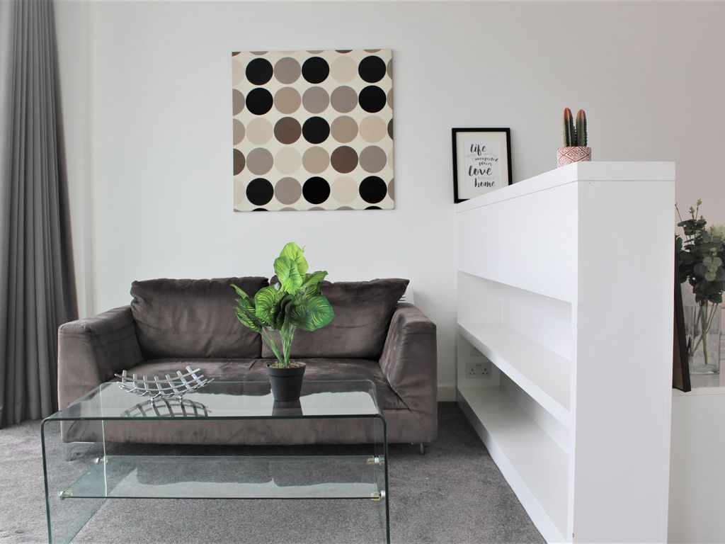 Studio to rent in Rotunda, 150 New Street, Birmingham B2, £950 pcm - Zoopla