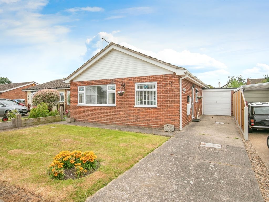 2 bed detached bungalow for sale in Gainsborough Close, Clacton-On-Sea ...