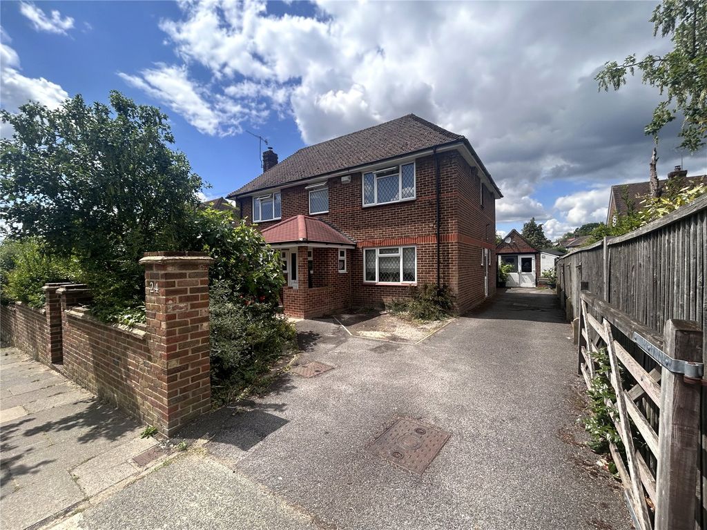 3 Bed Detached House For Sale In Highfield Avenue Aldershot Hampshire