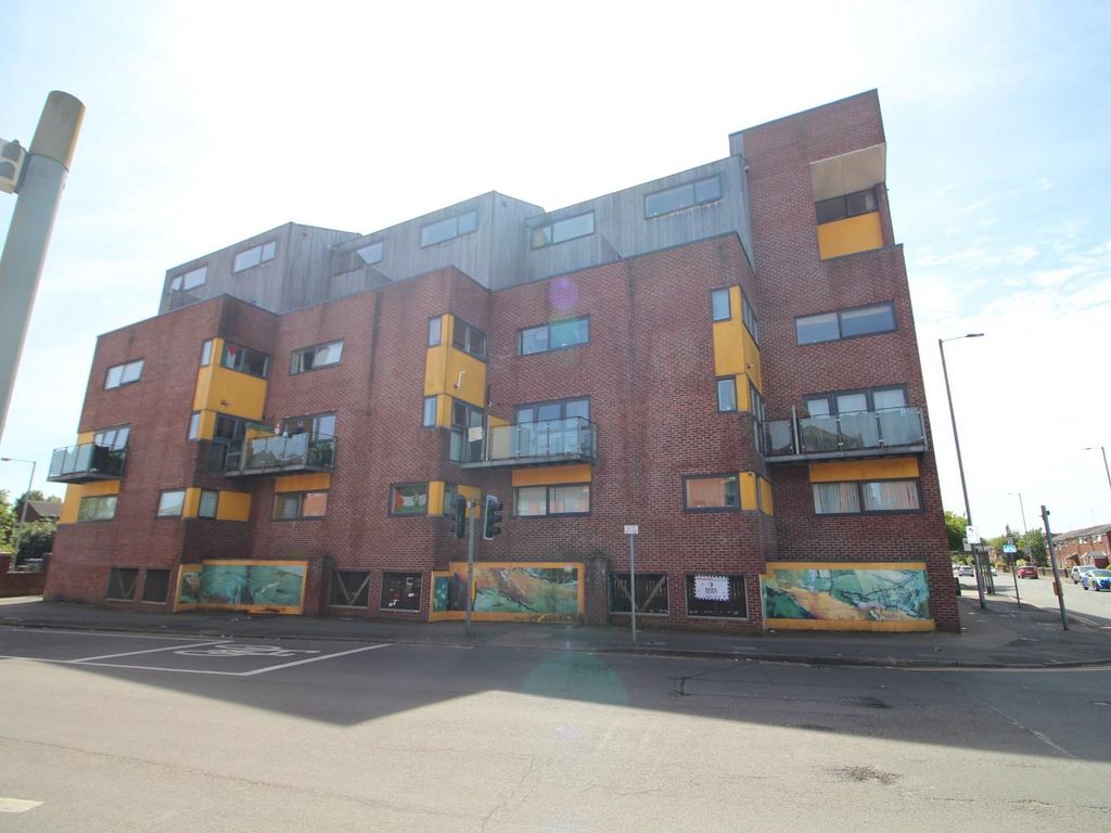 2 bed flat to rent in Alexandra Road, Manchester M16, £1,200 pcm - Zoopla
