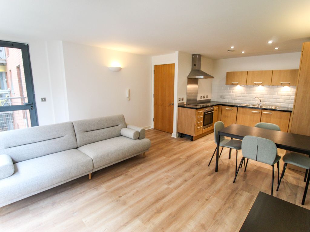2 bed flat to rent in City Road East, Manchester M15, £1,350 pcm - Zoopla