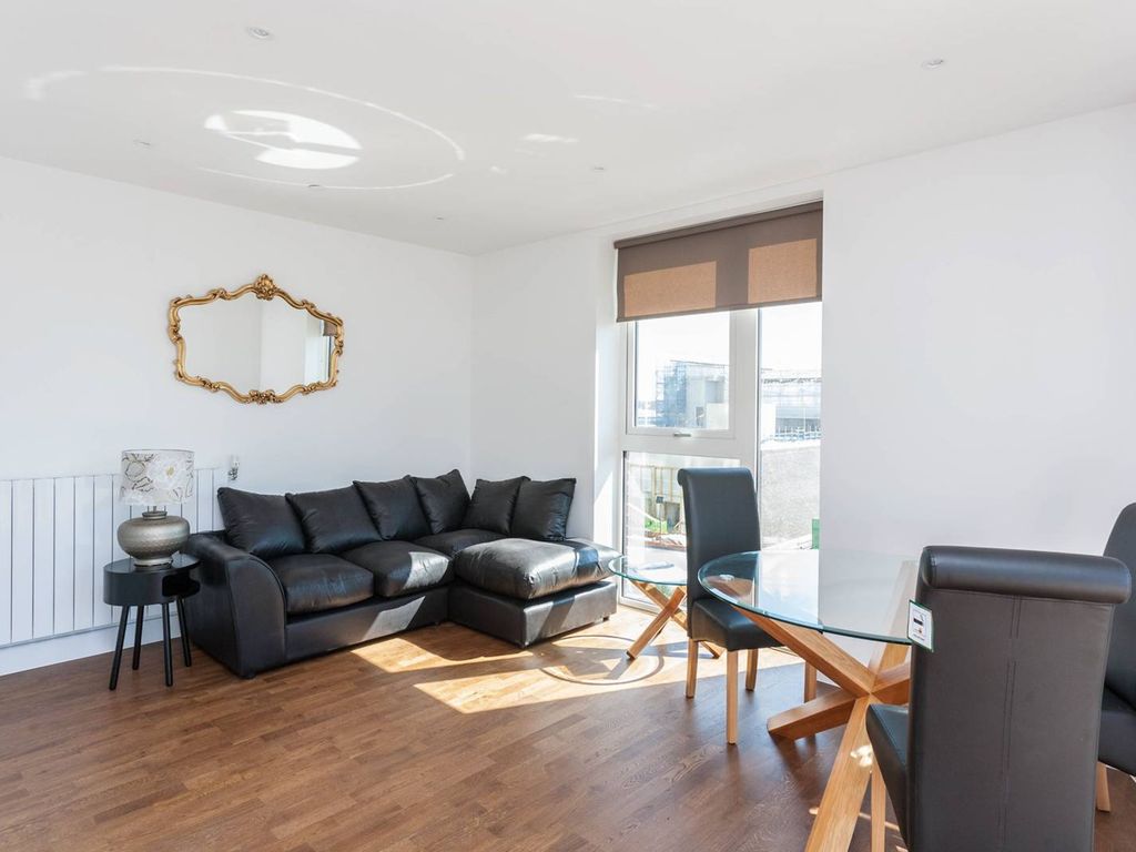 3 bed flat to rent in Duncombe House, Woolwich, London SE18 - Zoopla