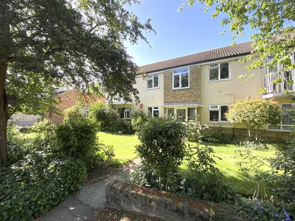 2 bed flat to rent in Langton Way, London SE3, £1,850 pcm - Zoopla