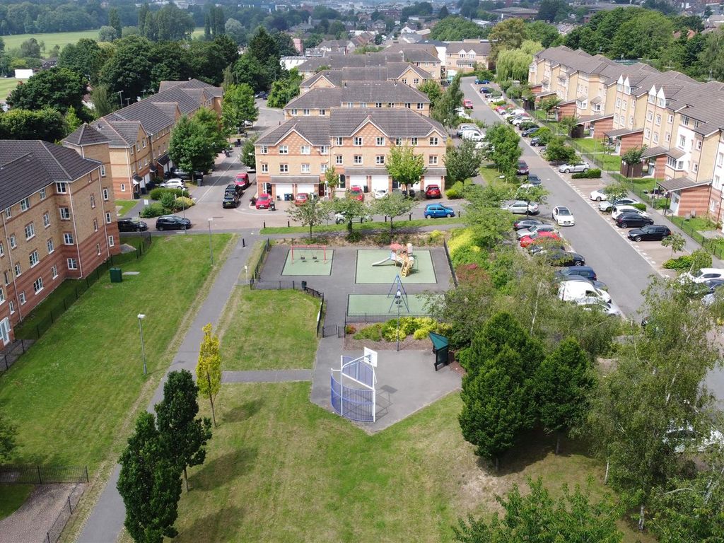 1 bed flat to rent in Peatey Court, Princes Gate, High Wycombe HP13, £ ...