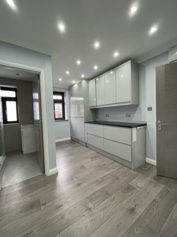 4 bed semi-detached house to rent in Broadlands Close, London SW16, £3,150 pcm - Zoopla