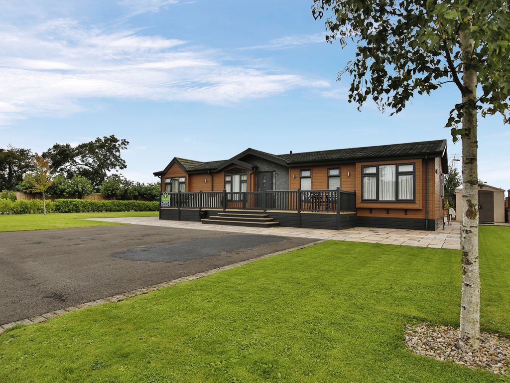 2 bed mobile/park home for sale in Neasham Road, Hurworth Moor ...