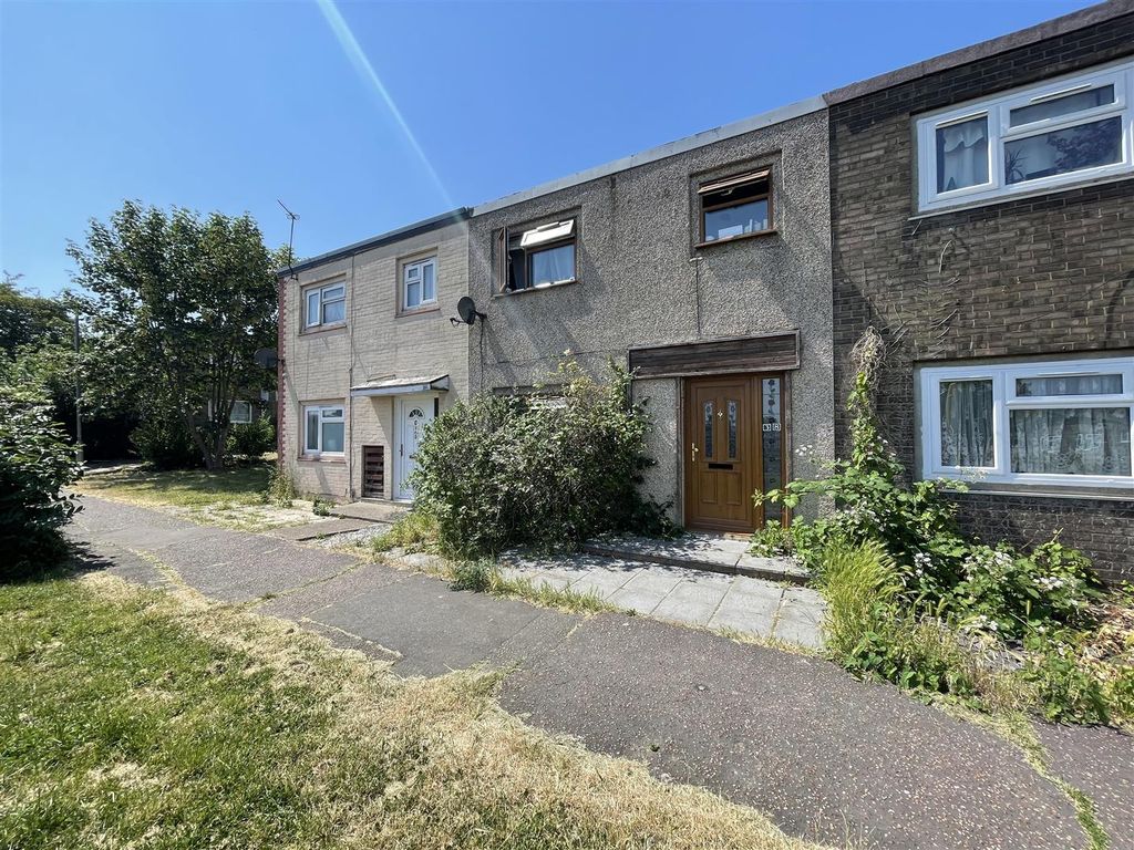 3 bed terraced house for sale in Dewsgreen, Vange, Basildon SS16, £ ...