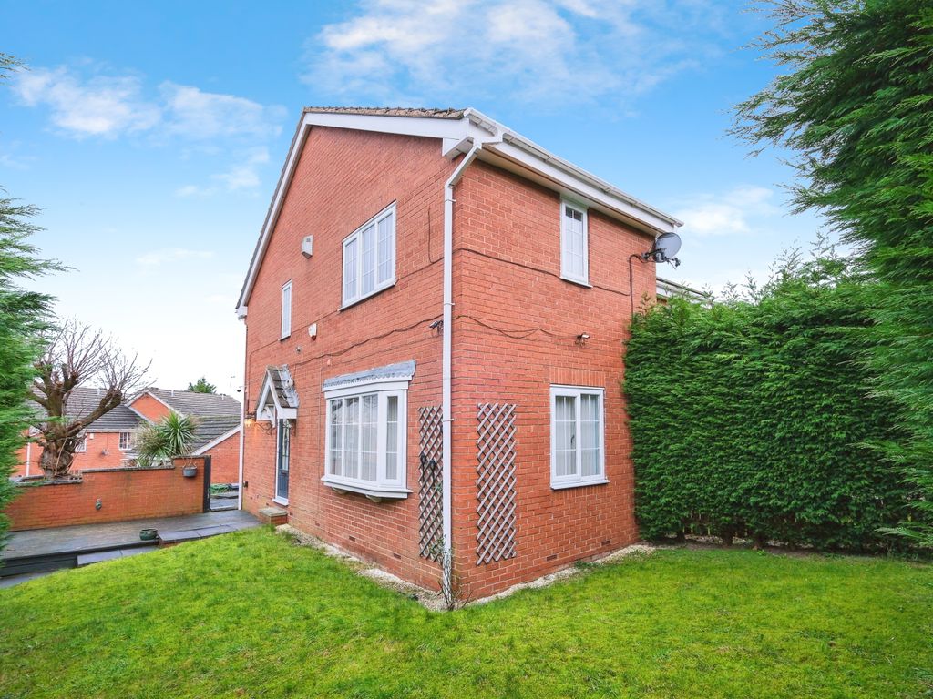 2 Bed End Terrace House For Sale In Sycamore Croft Leeds Ls11 £