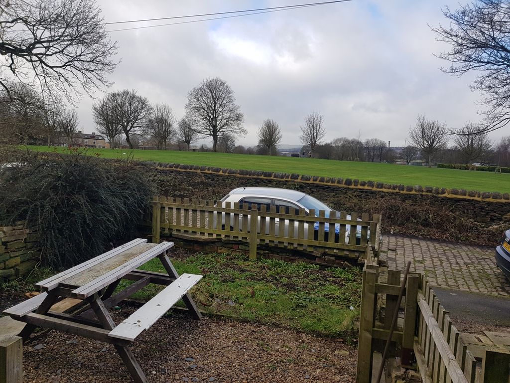 2 bed property to rent in Sydenham Place, Bradford BD3, £725 pcm - Zoopla