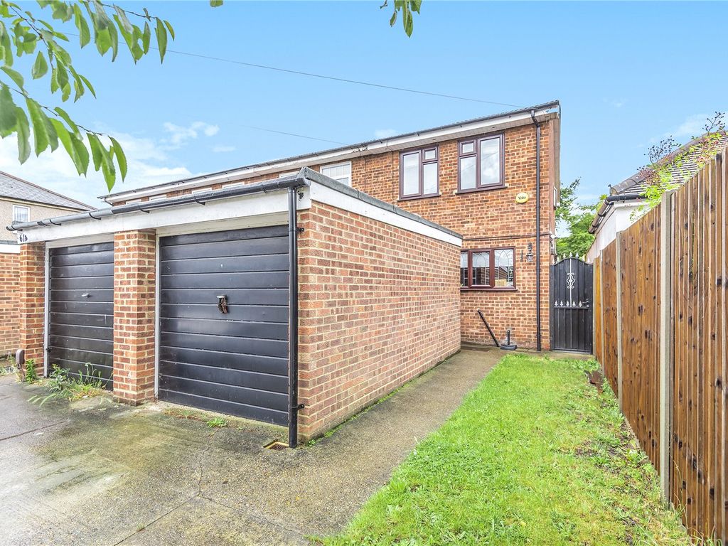 2 Bed End Terrace House For Sale In Heath Road Hillingdon Middlesex