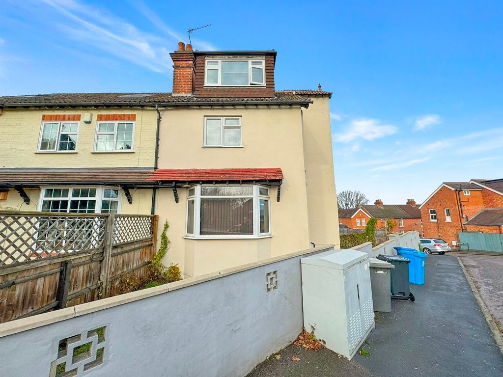 6 Bed Semi Detached House For Sale In Gordon Road Maidenhead Sl6 £
