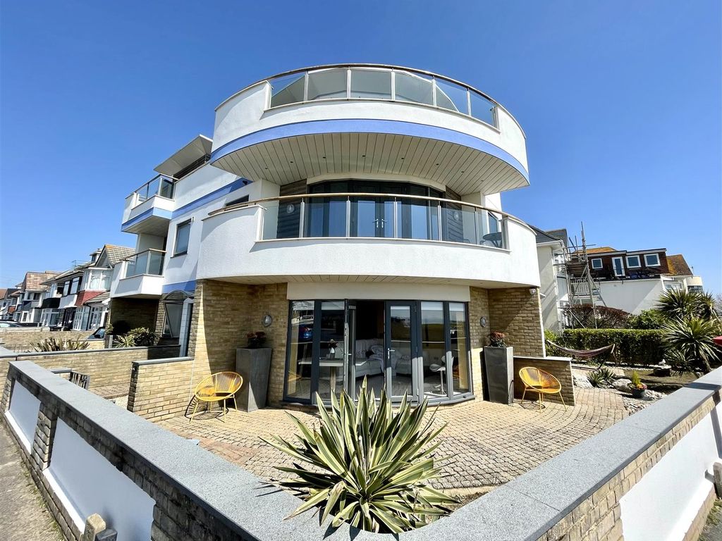 2 Bed Flat For Sale In Seaward Avenue Southbourne Bournemouth Bh6