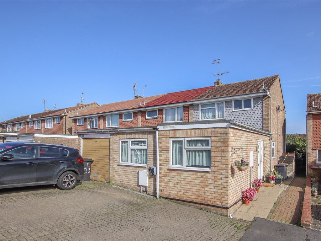 4 Bed End Terrace House For Sale In Hazeldell Watton At Stone