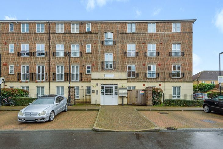 2 bed flat for sale in Gareth Drive, Lower Edmonton, London N9 - Zoopla