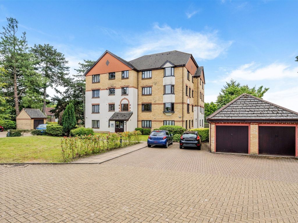 2 bed flat for sale in St. Annes Rise, Redhill RH1, £325,000 - Zoopla