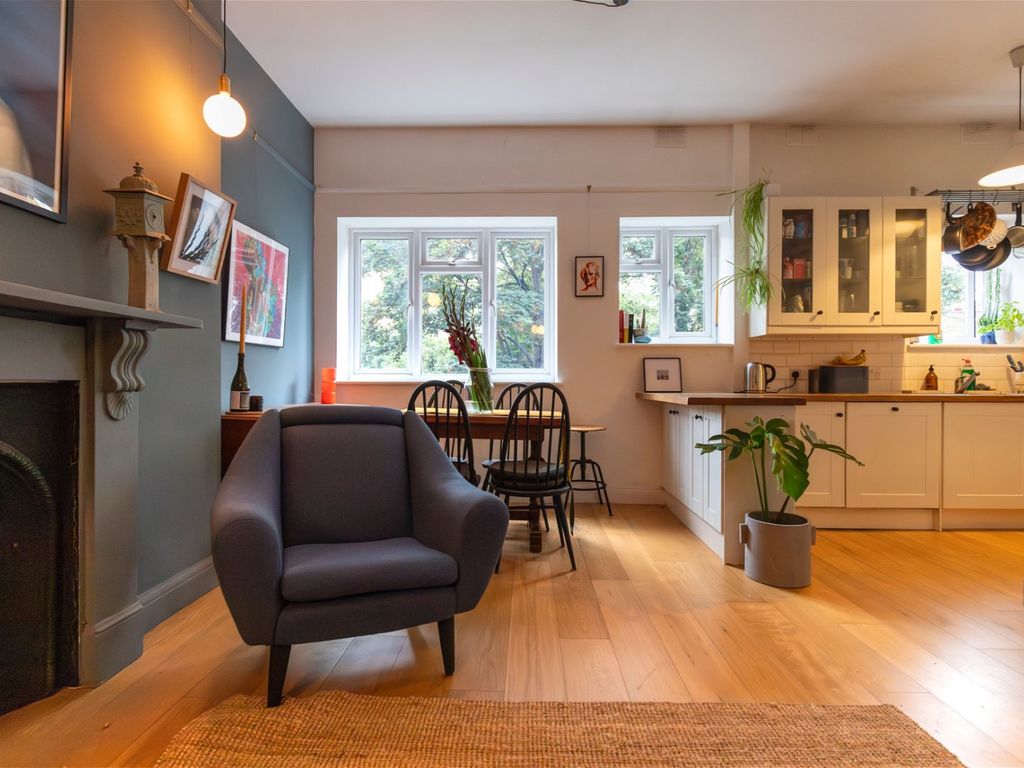 2 bed flat for sale in Amhurst Road, London E8, £490,000 - Zoopla