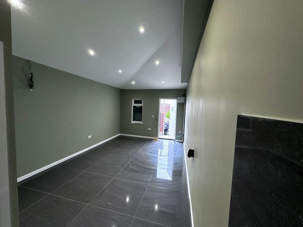 Serviced office to let in Wortley Moor Road, Leeds LS12, £8,400 pa - Zoopla