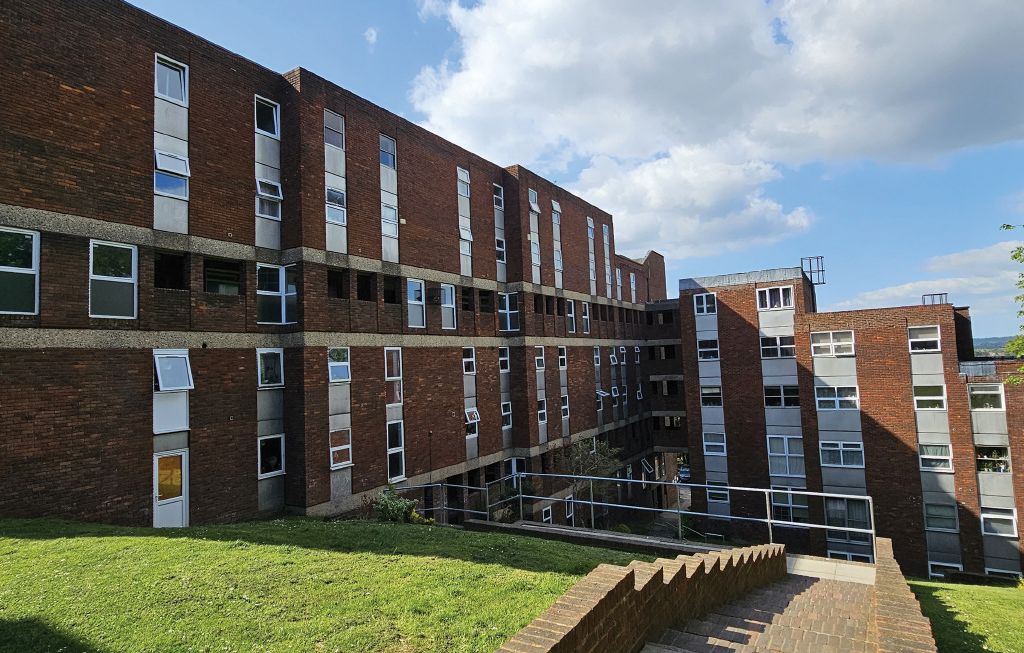 1 bed flat for sale in Downs Road, Luton LU1, £40,000 - Zoopla