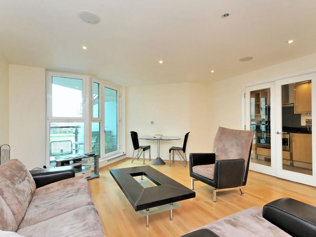 2 bed flat to rent in St. George Wharf, London SW8 - Zoopla