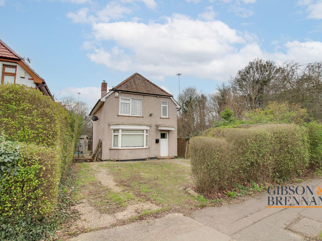 3 bed detached house for sale in High Road, Basildon SS13 - Zoopla