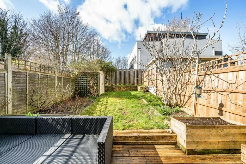 3 Bed Semi Detached House For Sale In Broadfields Avenue Edgware Ha8