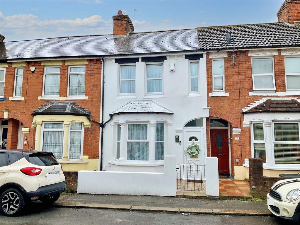 3 bed terraced house for sale in Alfred Road, Dover CT16, £260,000 - Zoopla