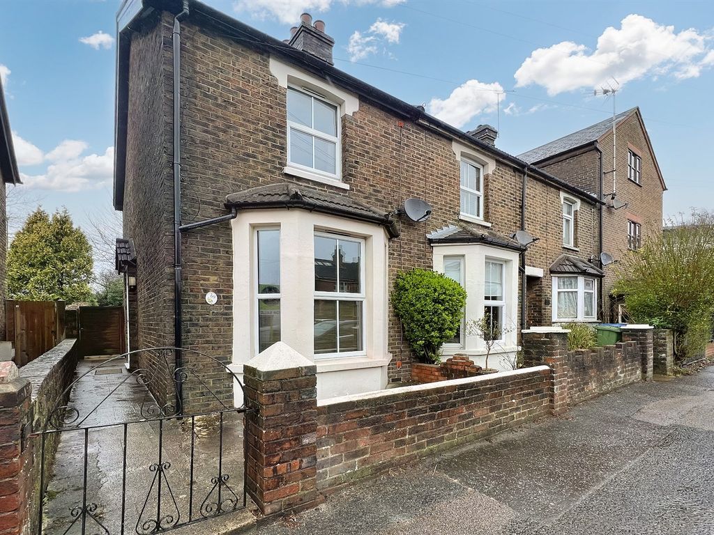 2 Bed End Terrace House To Rent In Station Road Horsham West Sussex