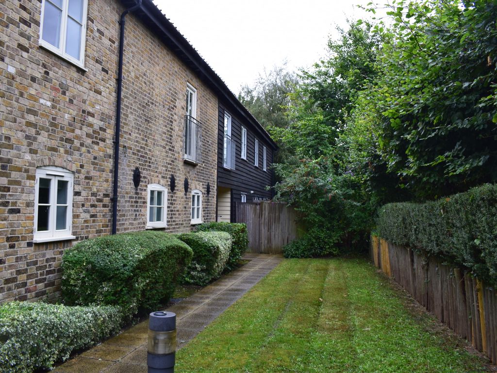 2 bed flat to rent in Buryfield Maltings, Ware SG12, £1,285 pcm - Zoopla