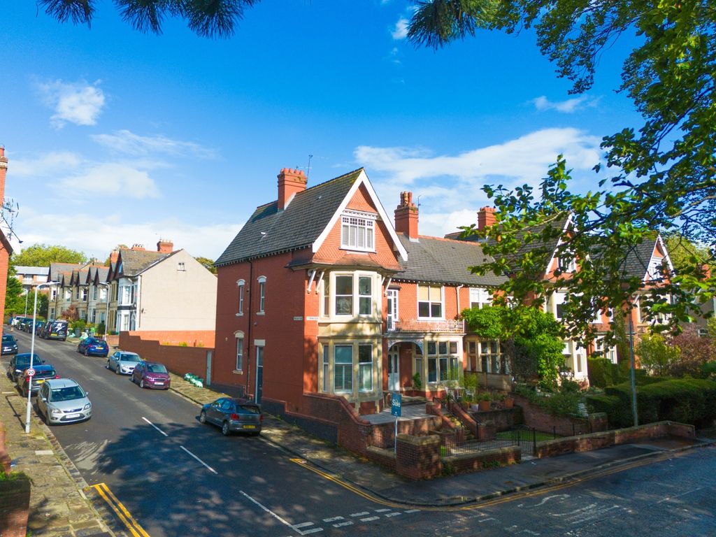 2 bed flat for sale in Ty Draw Road, Roath, Cardiff CF23, £299,950 - Zoopla
