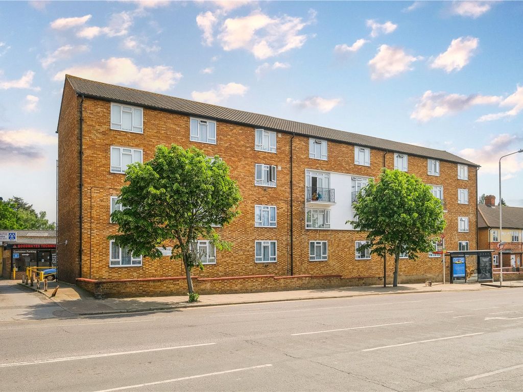2 Bed Maisonette For Sale In Maydeb Court Whalebone Lane South