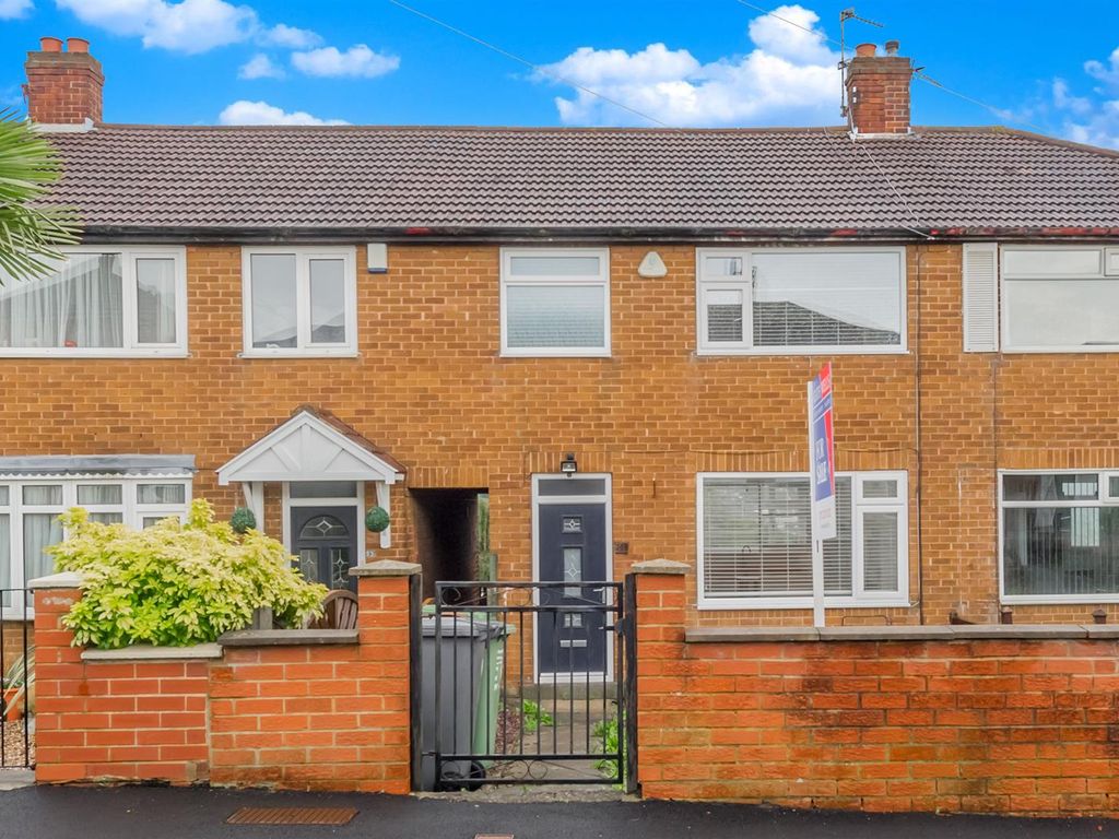 3 Bed Town House For Sale In Highfield Close Wortley Leeds Ls12 £