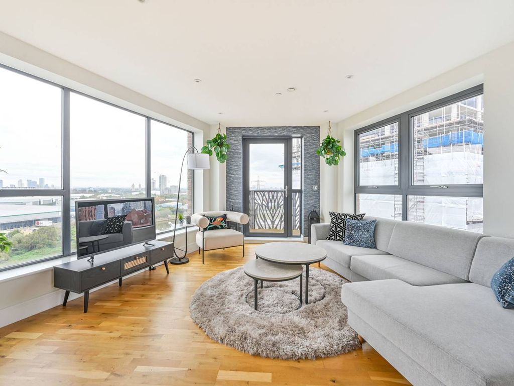 3 bed flat for sale in Cityview Point, Tower Hamlets, London E14, £ ...