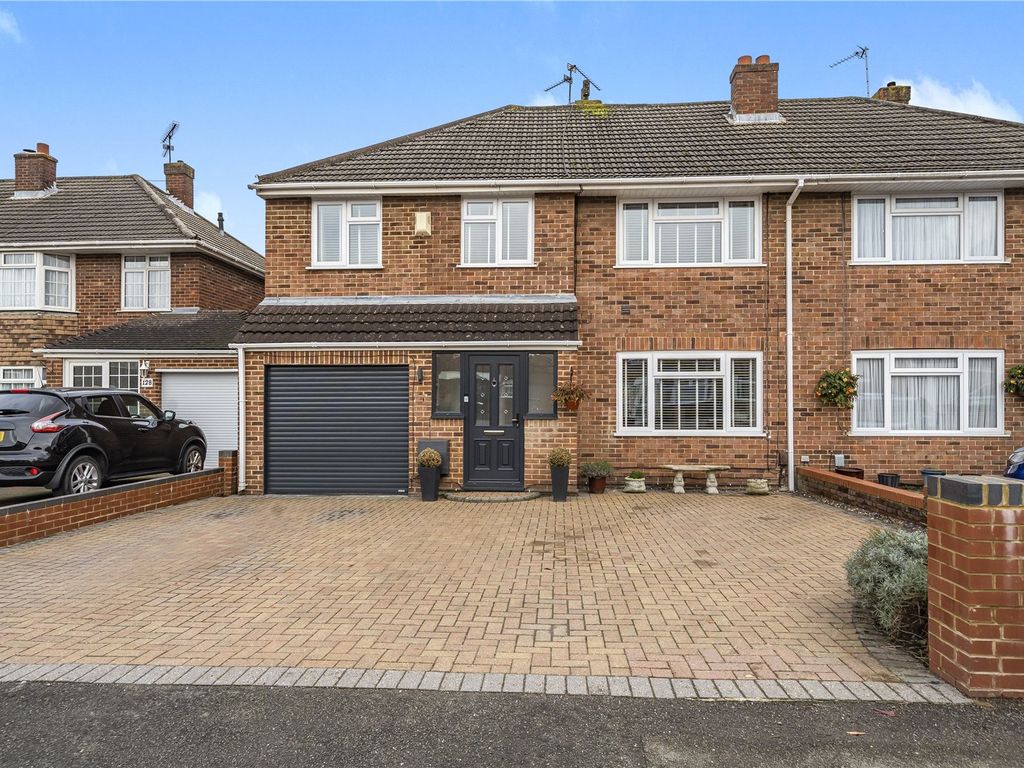 4 Bed Semi Detached House For Sale In Grange Drive Stratton Swindon