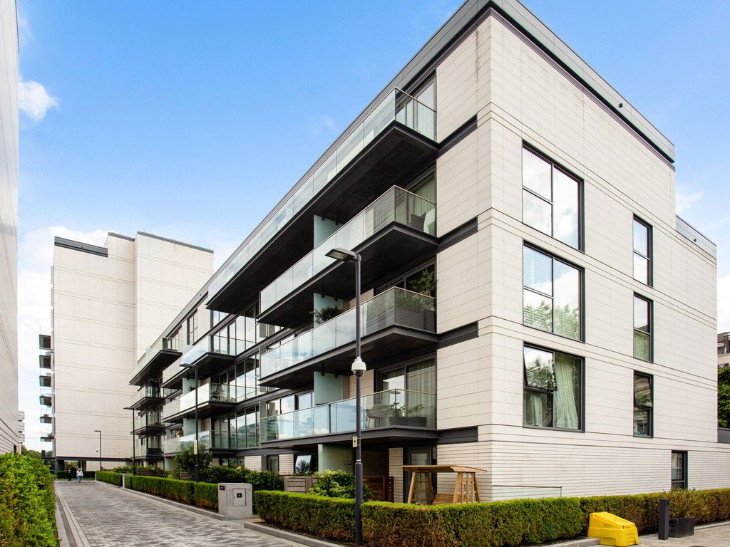 2 bed flat for sale in Waterfront Drive, London SW10, £1,790,000 - Zoopla